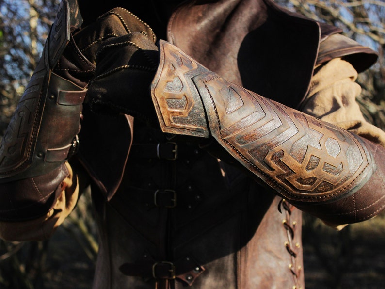 Thorin's leather bracers Lord of the Rings dwarf arm | Etsy