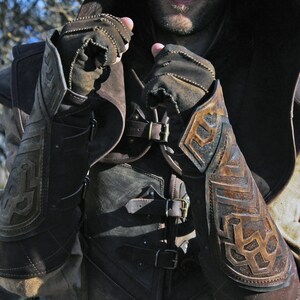 Thorin's leather bracers Lord of the Rings dwarf arm | Etsy