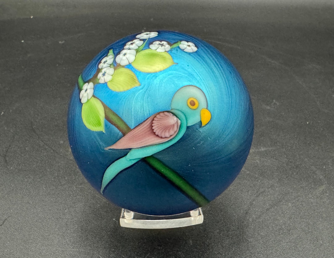 1981 Orient Flume Art Glass Iridescent Parrot Macaw Bird Floral ...