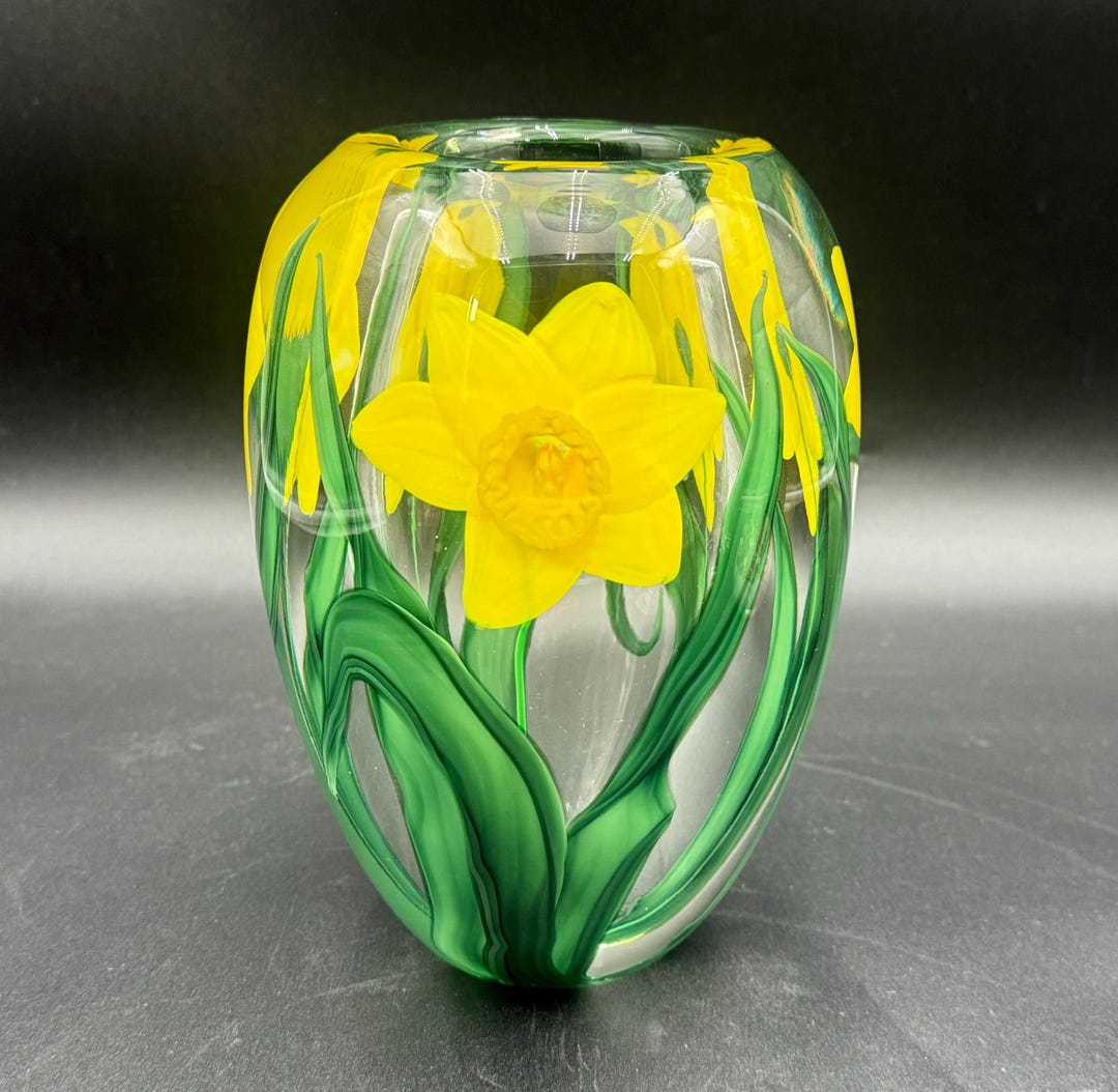 Steven Lundberg Studios Art Glass Yellow Daffodil Paperweight Vase 7 1/ ...