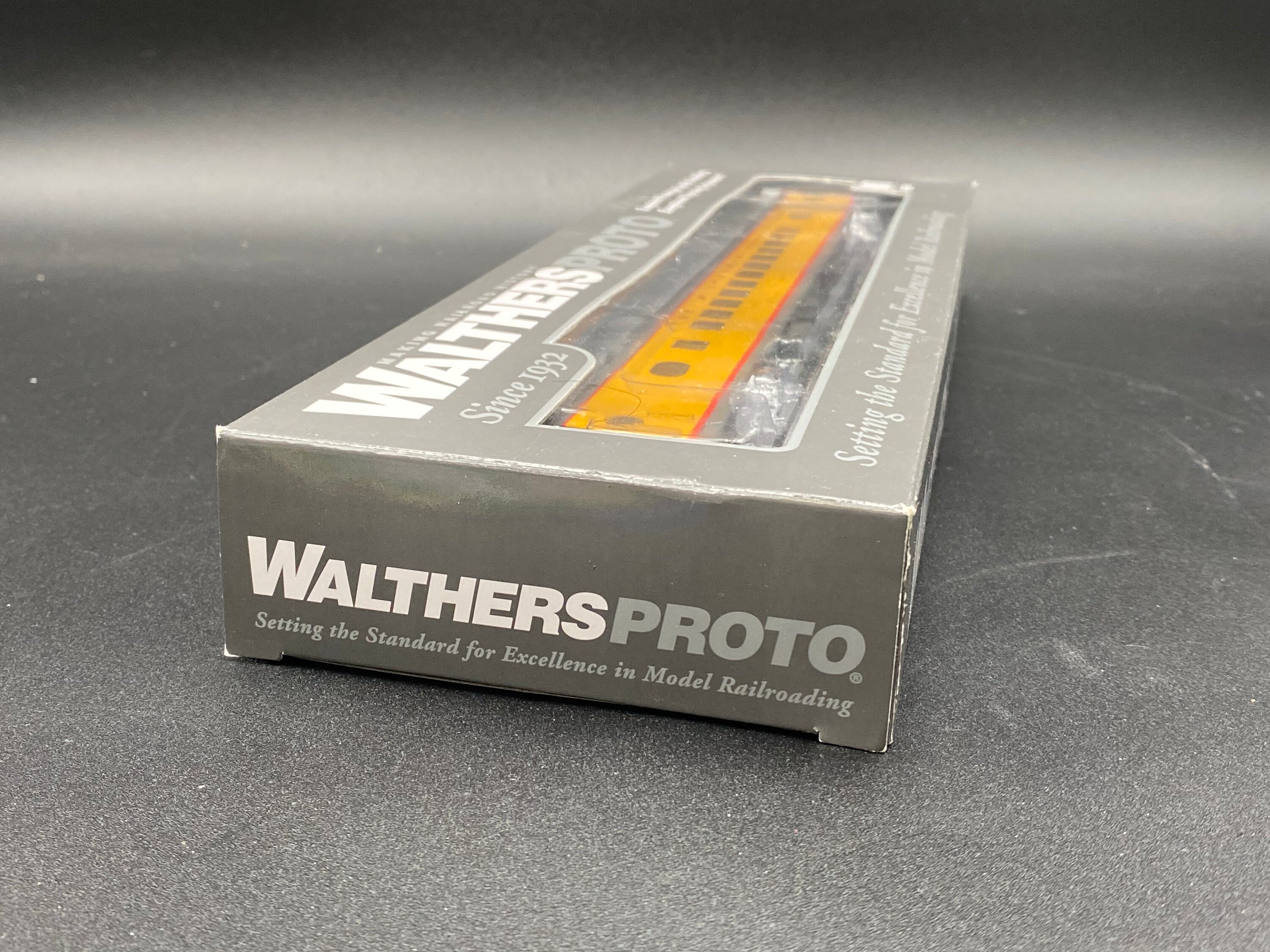 Walthers Proto HO Scale 920-9143 Milwaukee Road 85 52 Seat Twin Cities ...
