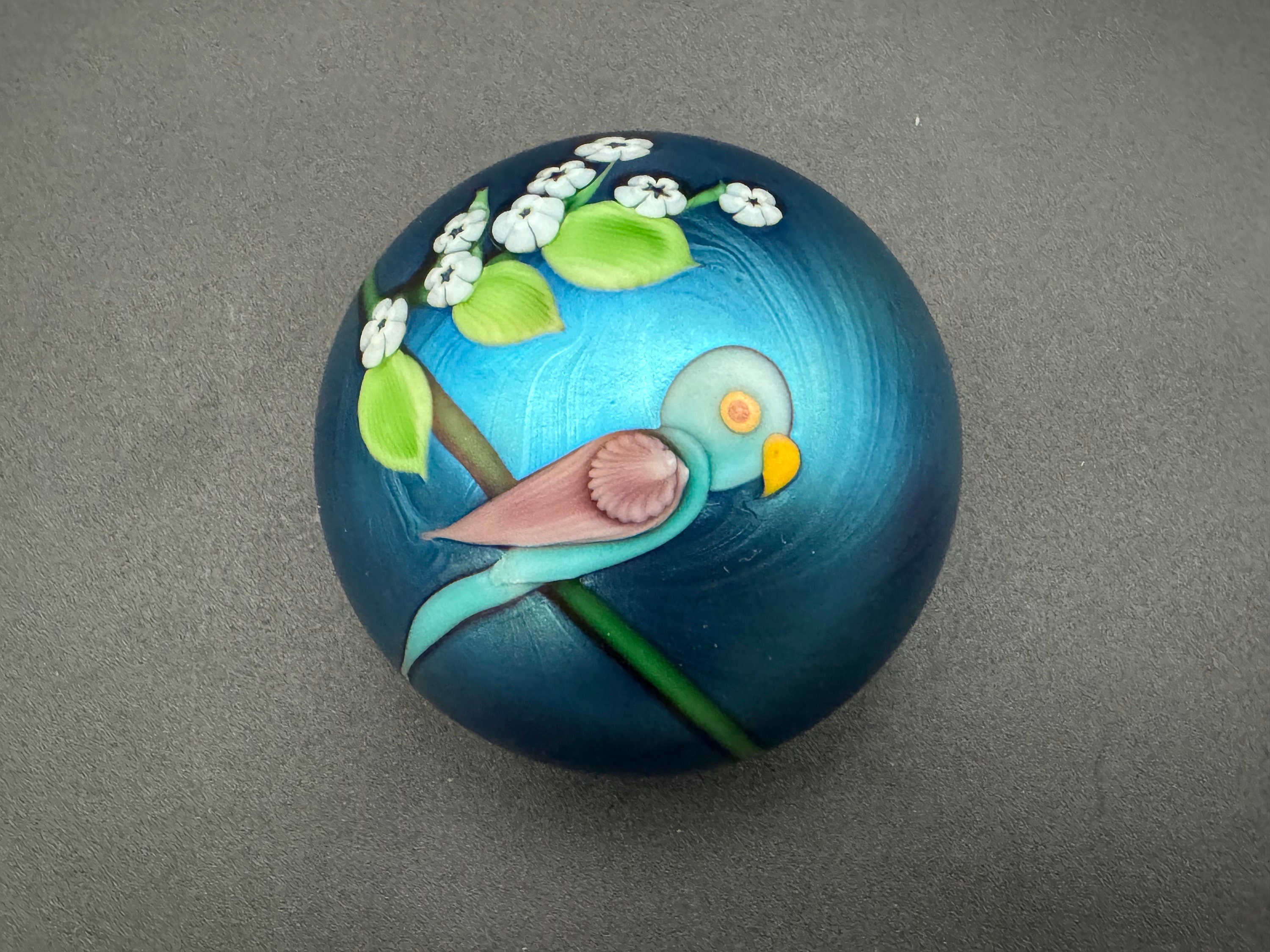 1981 Orient Flume Art Glass Iridescent Parrot Macaw Bird Floral ...