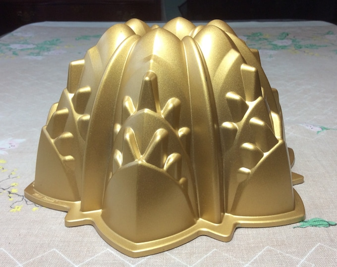 Nordic Ware “skyline” Metal Bundt Cake Pan - USA - Etsy