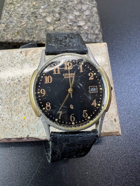 Vintage Citizen Quartz Black Face Gold Numbers Watch - Gem