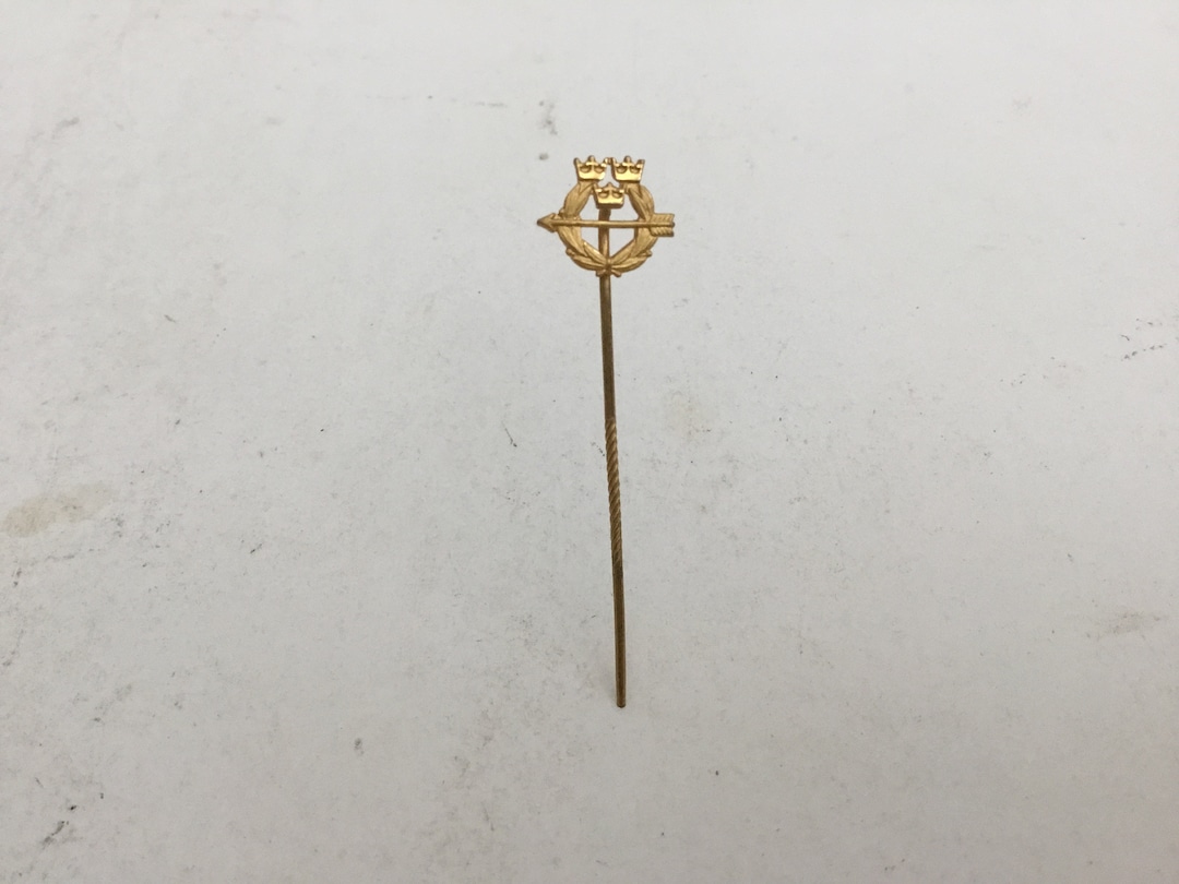 Vintage 1940’s Swedish Archery Pin. Horizontal Arrow Across A Wreath ...