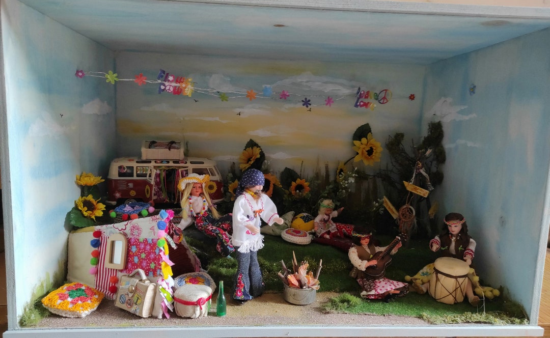 Dollhouse Miniatures the Wild 60s Beautiful Scene 1:12 With Plexiglas ...