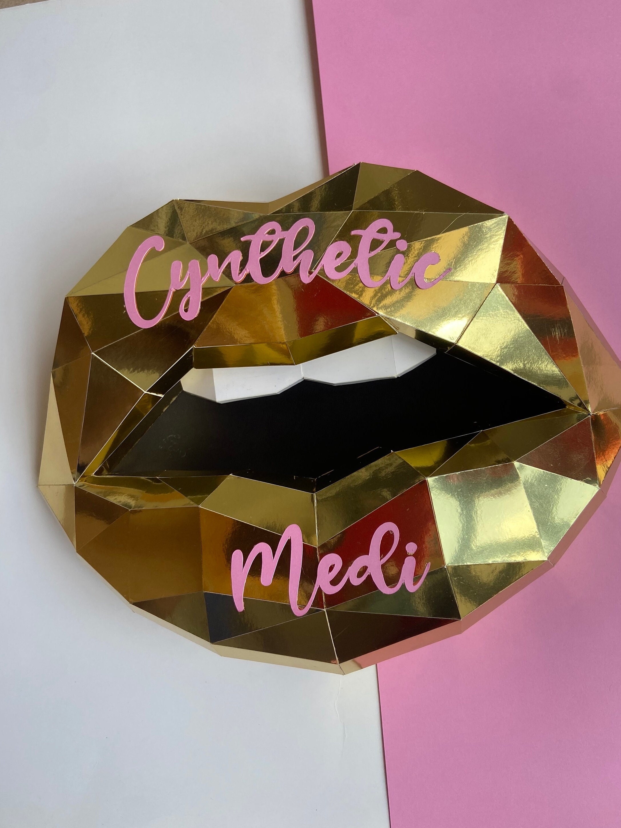 Gold Lip Art for Home Studio Salon | Gift for Makeup Artist, Makeup ...