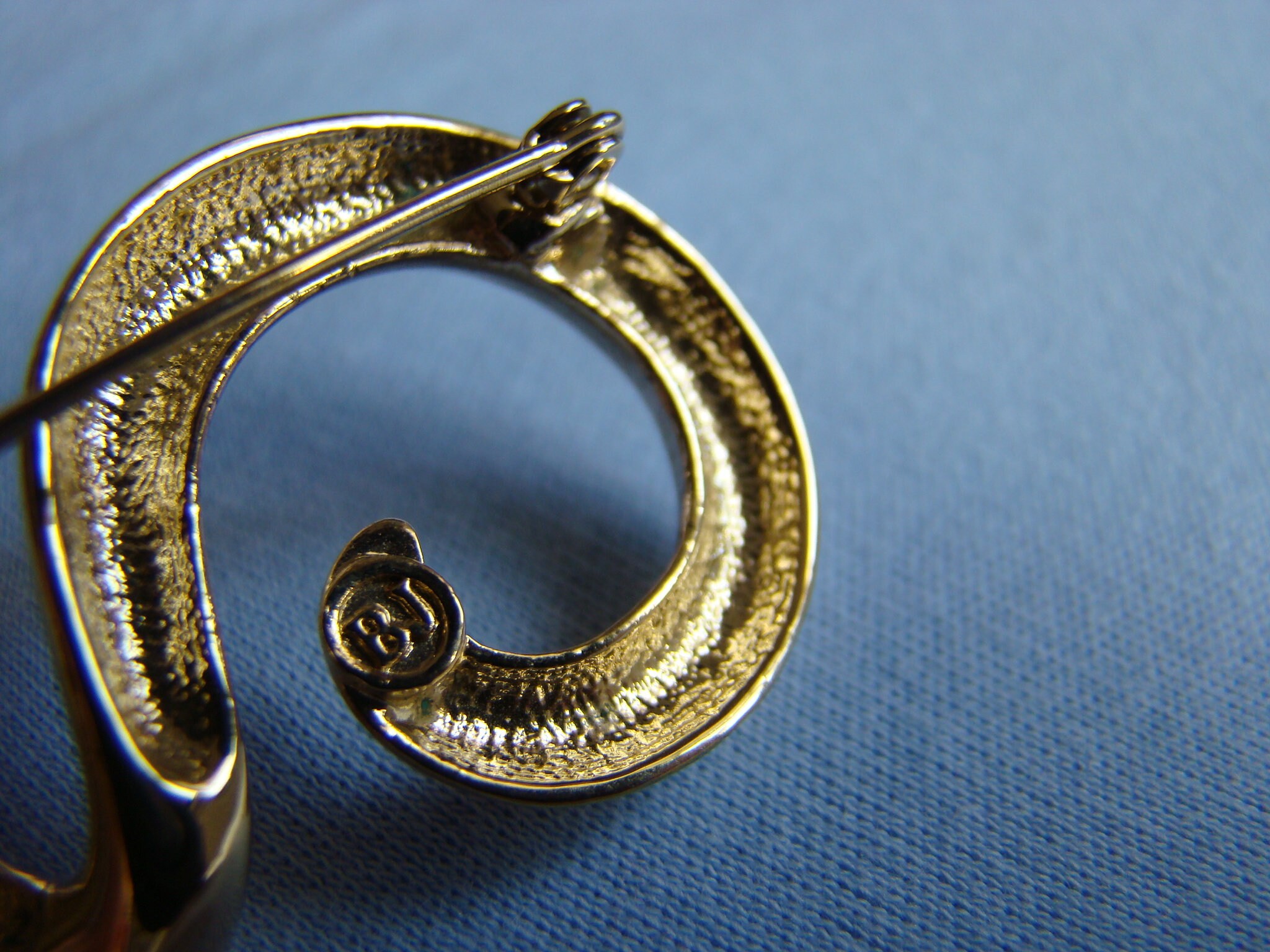 Vintage Beatrix Jewellery Gold Tone 'squiggle' Brooch . 1950's/60's ...