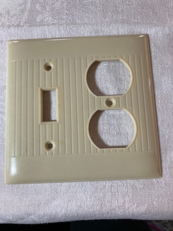 Vintage Sierra Ribbed Bakelite Ivory Switch and 2 Plug Outlet | Etsy