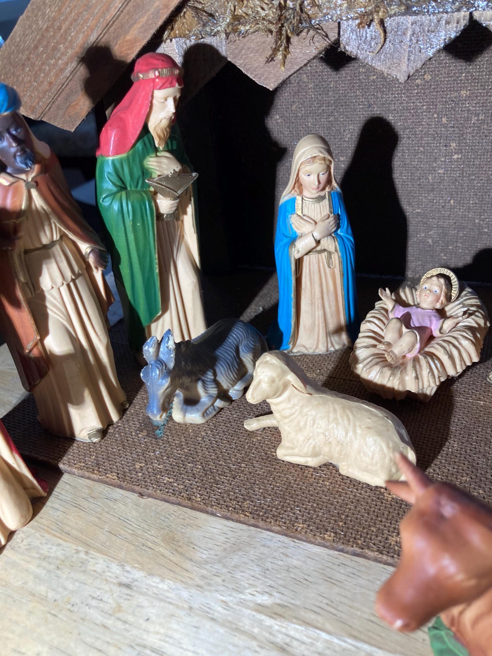 Vintage Christmas Nativity Stable With Hong Kong Hard Plastic Figures ...