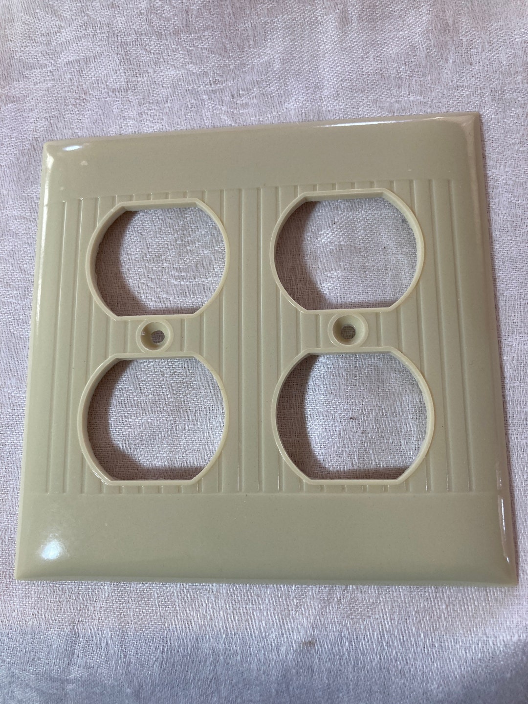 Vintage Sierra Ribbed Bakelite Ivory 4-outlet Cover - Etsy