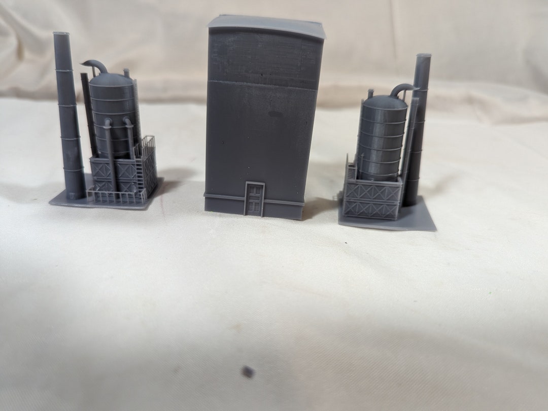 3 Pc. N Scale Industrial Building With 2 Storage Tanks and Smokestacks ...