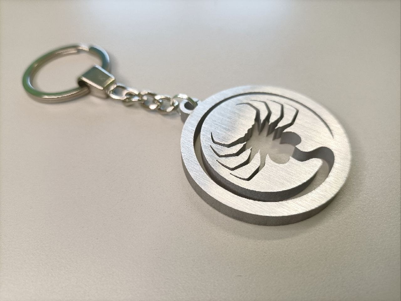 Alien, Facehugger, Xenomorph, Parasite, Face Hugger, Aluminum Keychain ...