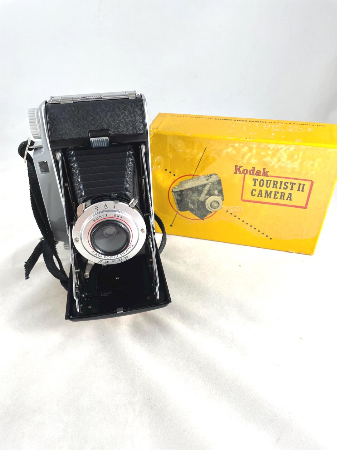 Vintage 1950s Tourist II Camera, Kodak Camera, Vintage Camera ...