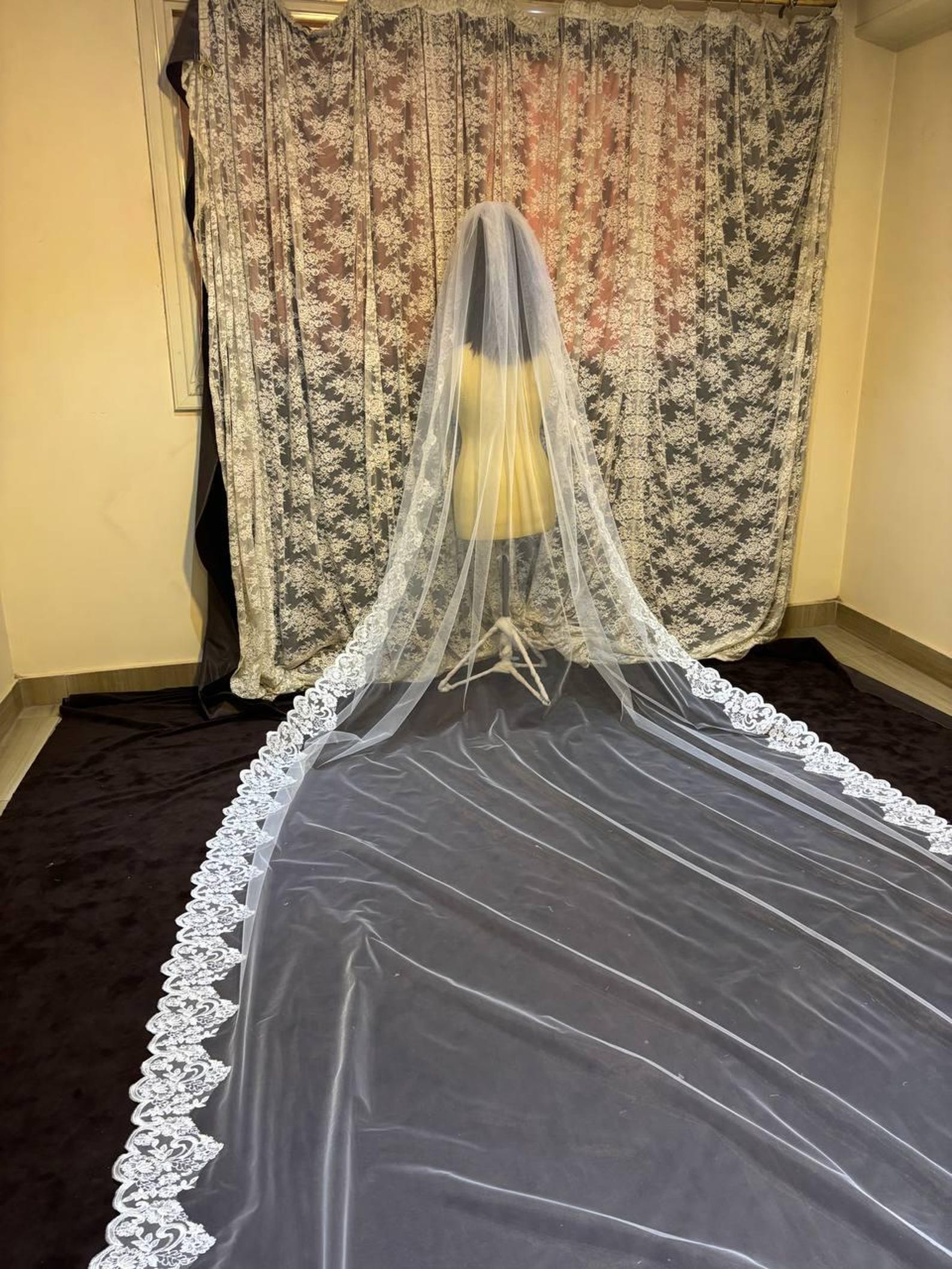 Bridal Veil 7 Meters Length With Lace, Royal Veil, White Veil Lace Edge ...