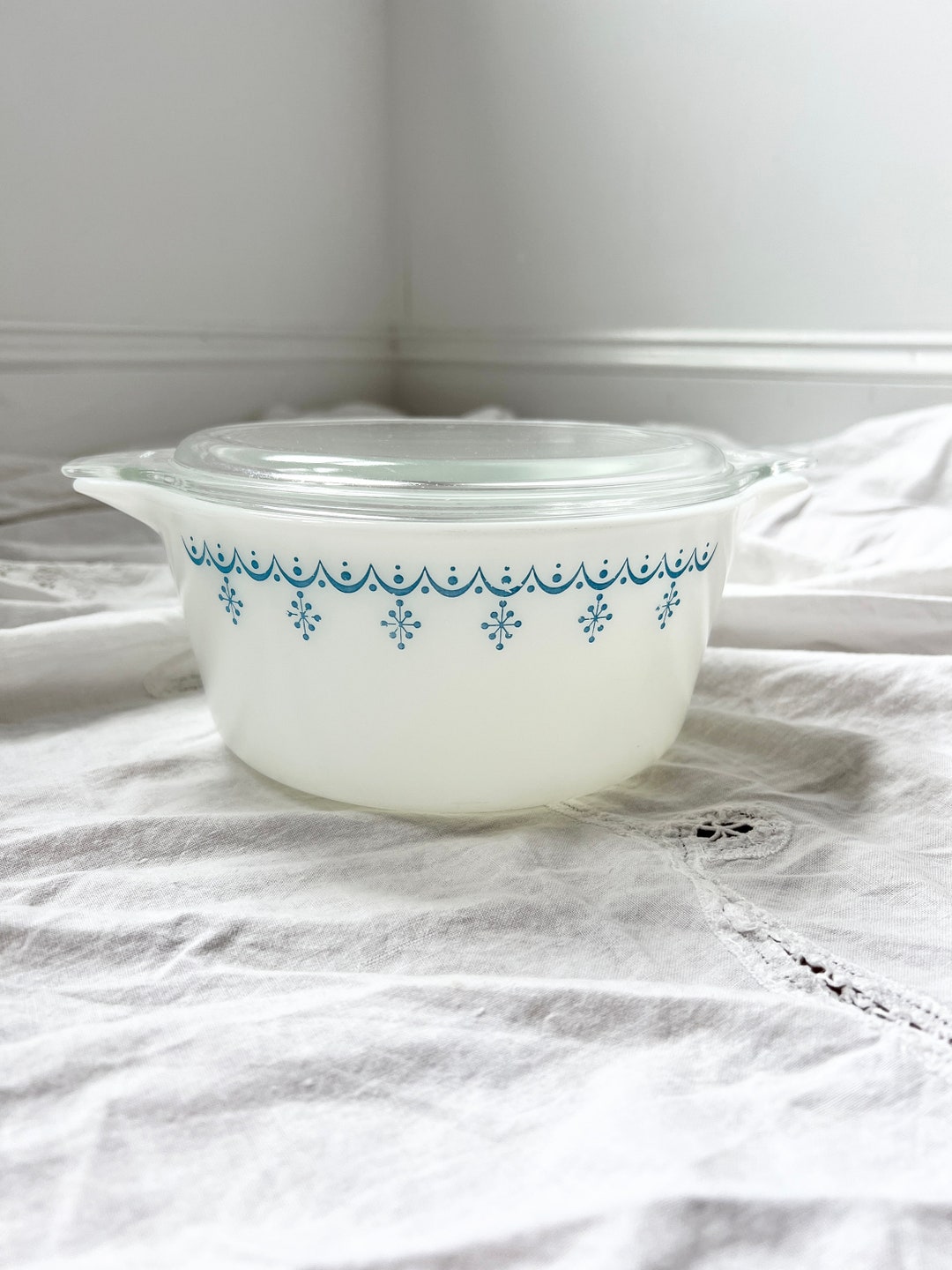 Vintage Pyrex Blue Snowflake Garland Cinderella Casserole Dish With Lid ...
