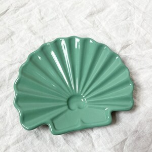 Vintage Clam Shell Dish by Hull Seashell Decor Coastal Grandmother ...