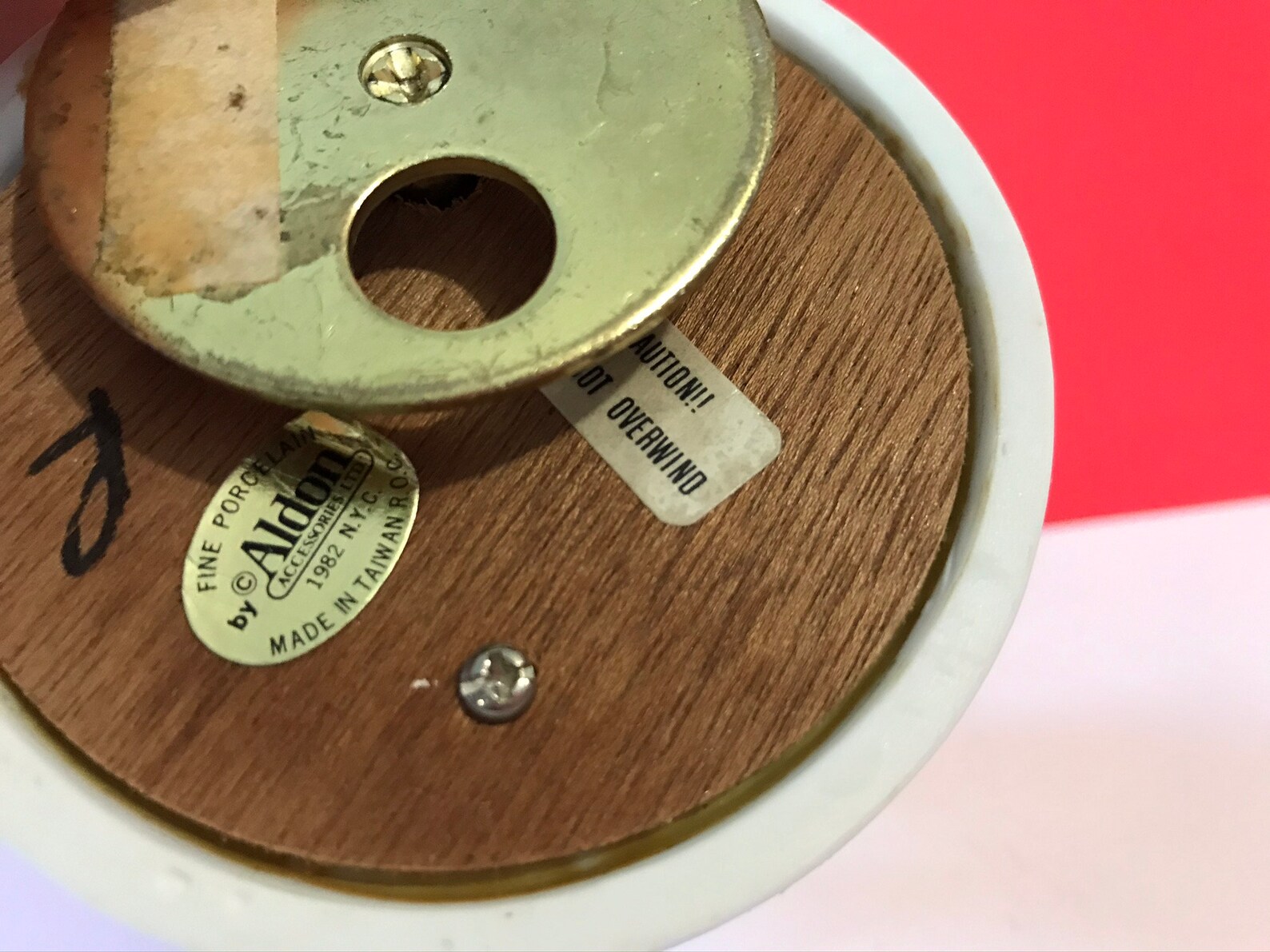 Vintage 80's Aldon Porcelain Music Box/ 1982 Aldon Musicbox Praying ...