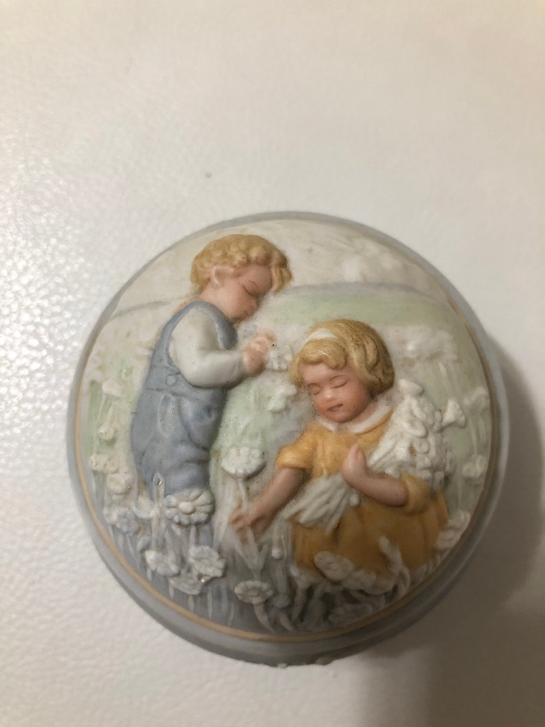 80s Avon Vintage Golden Dreams Music Box by Avon/ Avon 1985 Golden ...