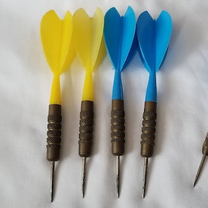 Vintage Plastic Darts Made in England Dart Board Bar Games Throwing ...