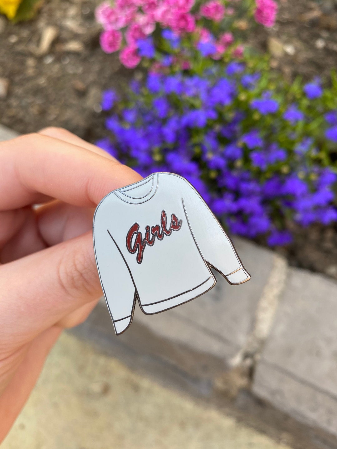 Pin de esmalte de camisa para niñas - Etsy España