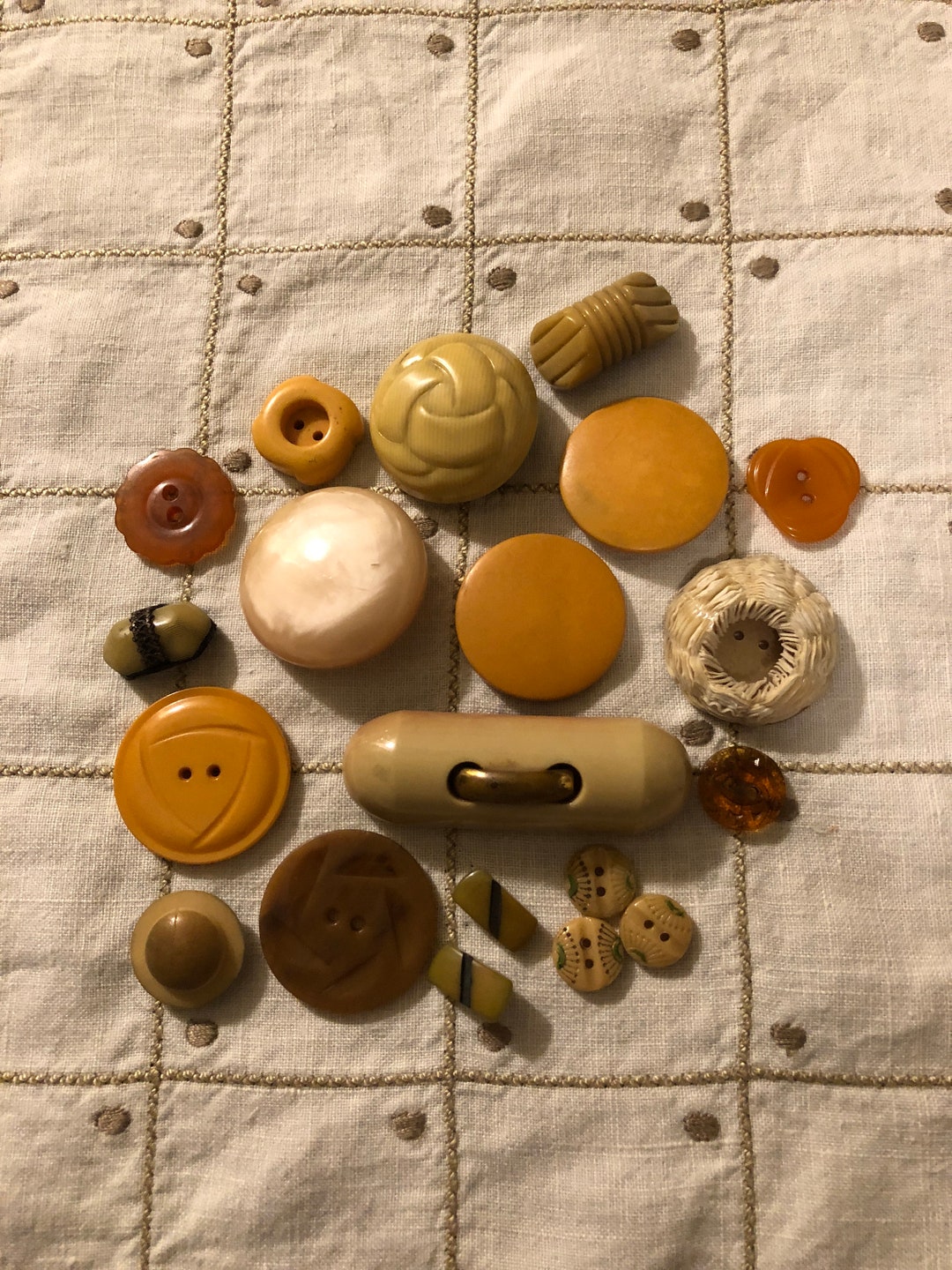 Vintage Buttons - Assortment of Tan Buttons Set of 20 - Etsy