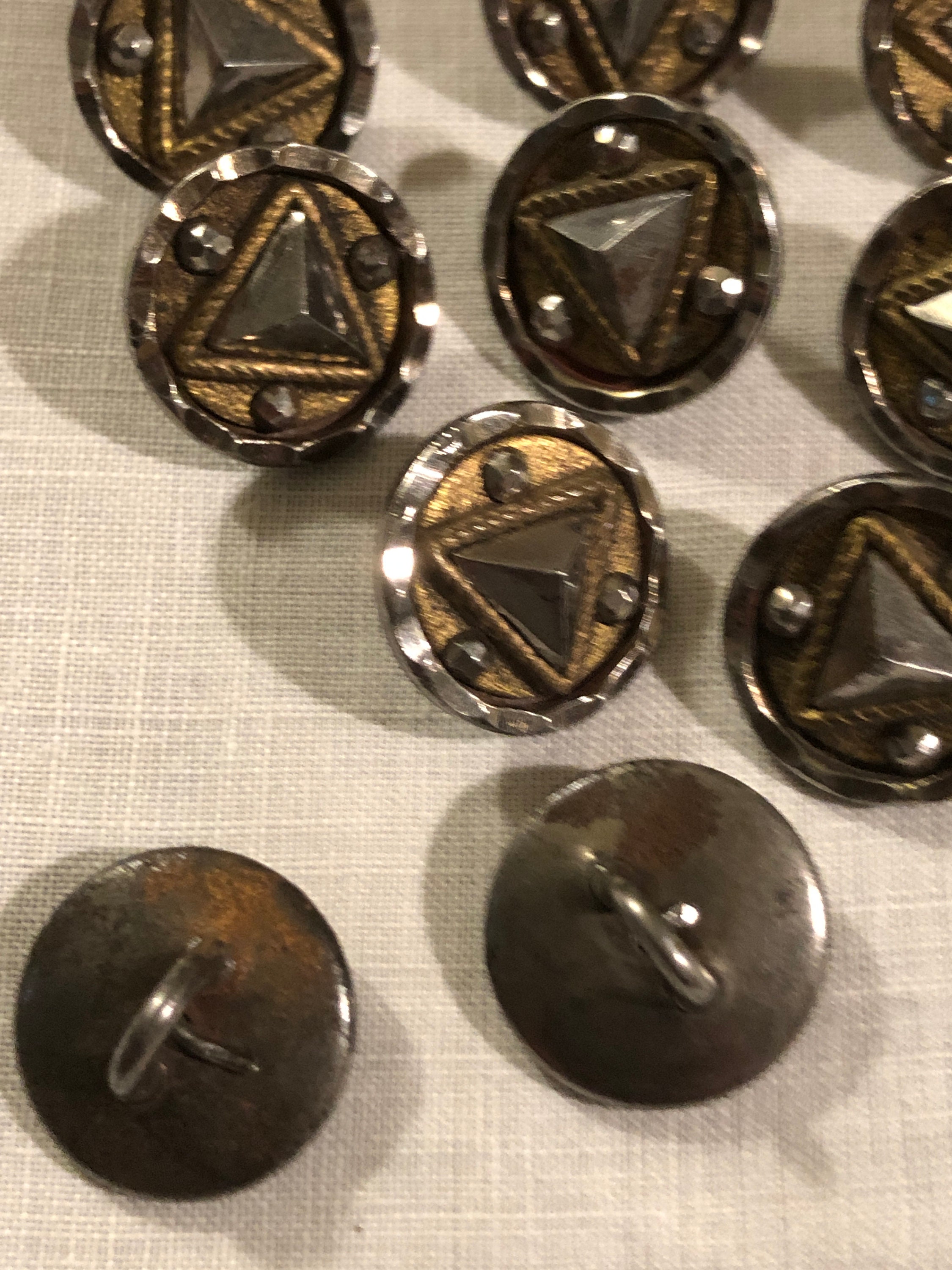 Botones Vintage Oro y Plata Metal con Dimensional Pyramid Center Set de ...