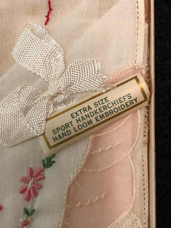Vintage Embroidered Handkerchiefs Set of 4 - Gem