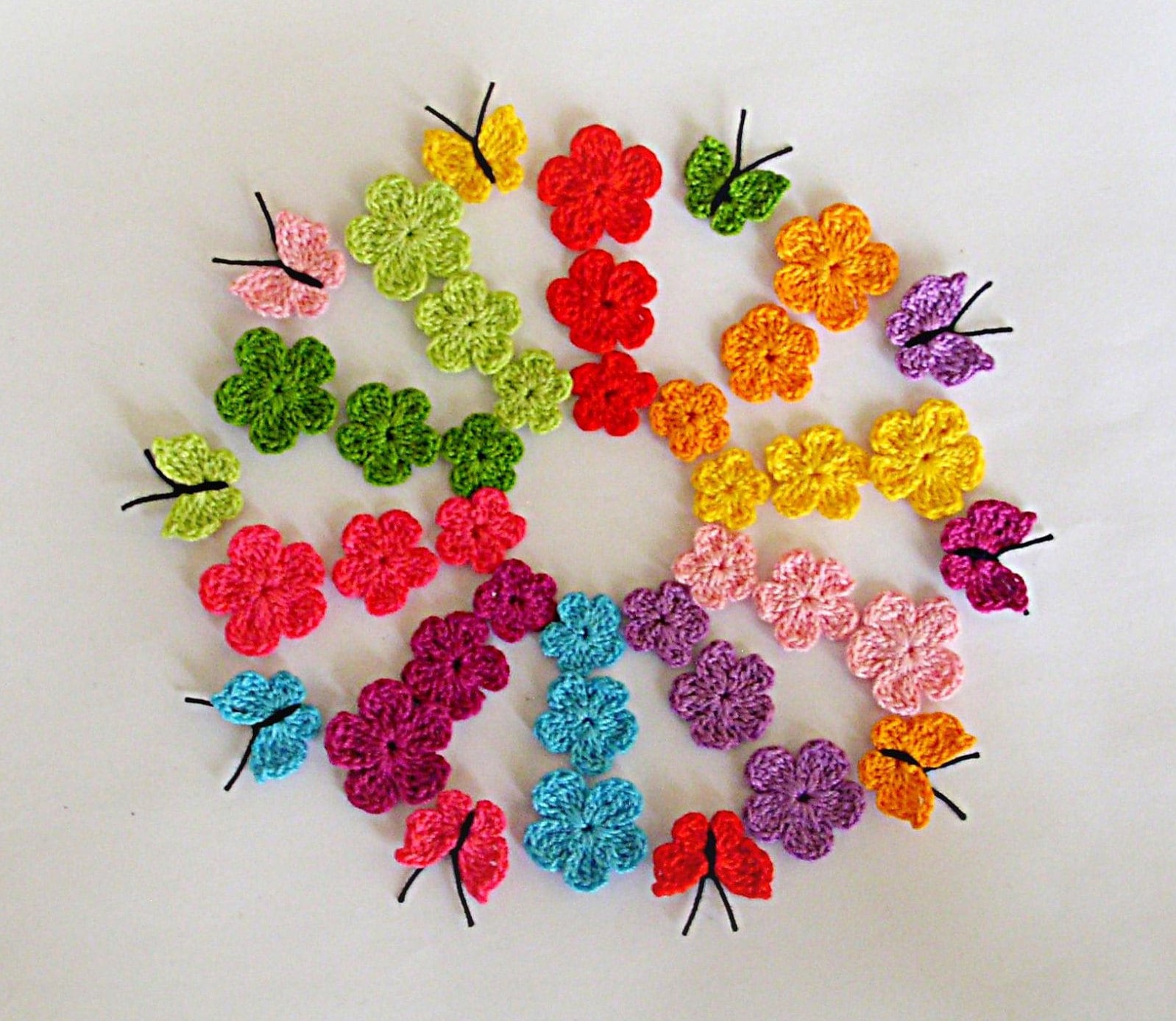 40 Small Hand Crochet Items 3 Sizes of Flowers and Butterfly - Etsy