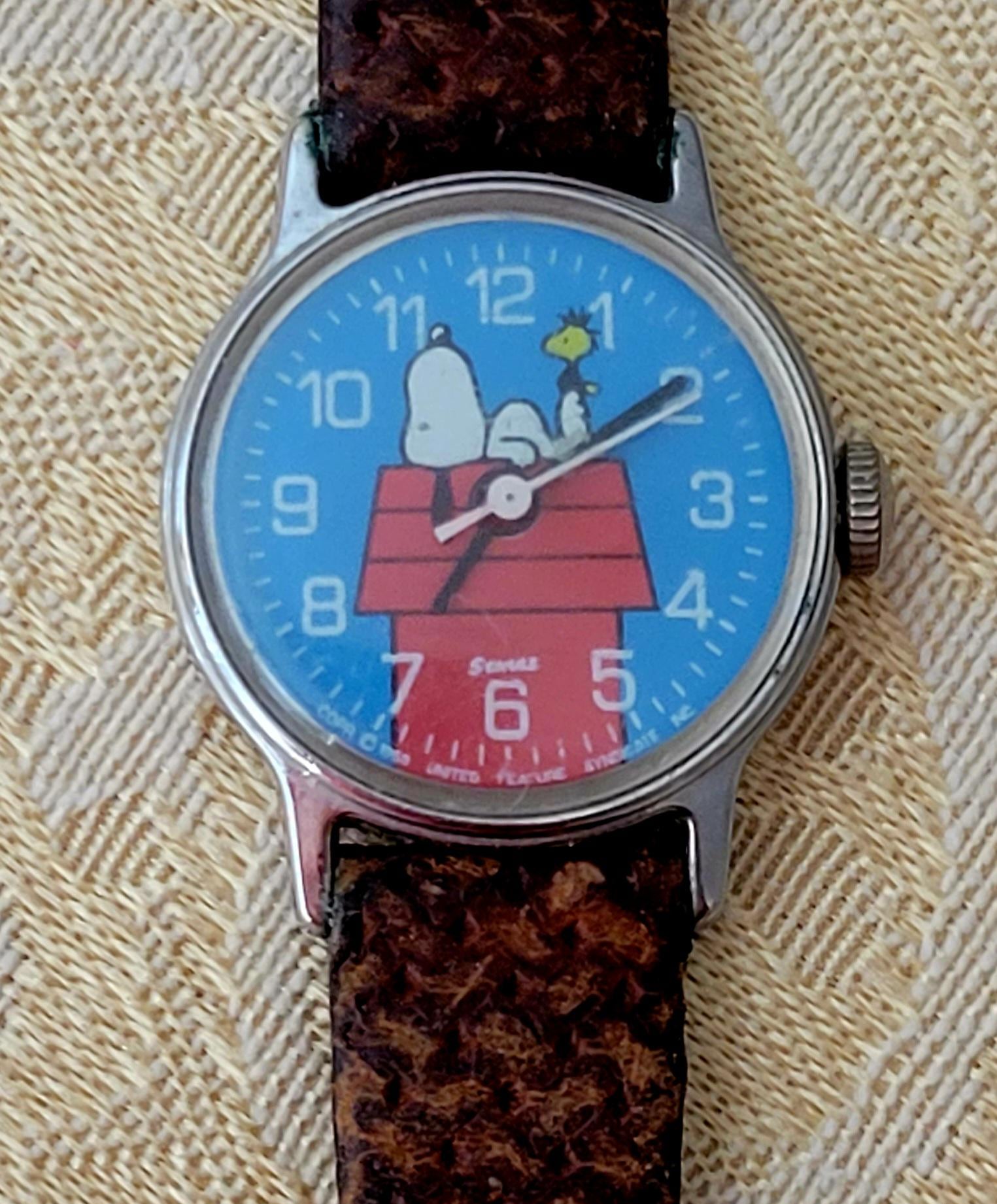 Peanuts Snoopy Vintage Timex Peanuts snoopy and Woodstock on Doghouse ...