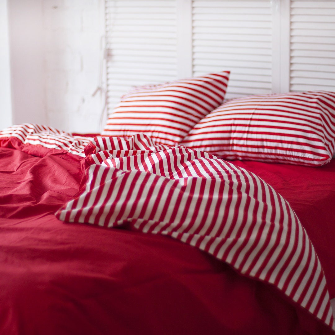 Cotton Duvet Cover Set in Red. Double-sided Duvet Cover + 2 Pillowcases ...