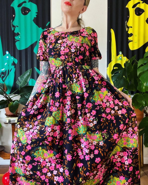 incredible vintage 60s neon - Gem