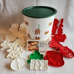Vintage Tupperware Christmas Canister, 16 Holiday Cookie Cutters and ...