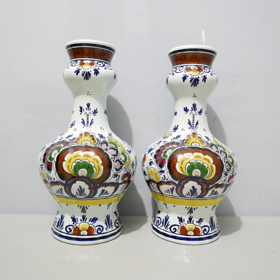 Ensemble de faïence de Delft de 2 knobbelvazen Pays-Bas, 1970/1980 ...