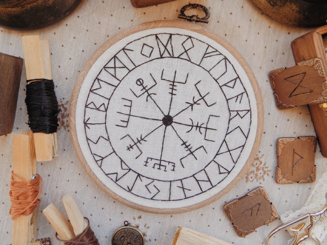 Wayfinder Home Entrance, Vegvisir Symbol of Protection to Hang on the ...