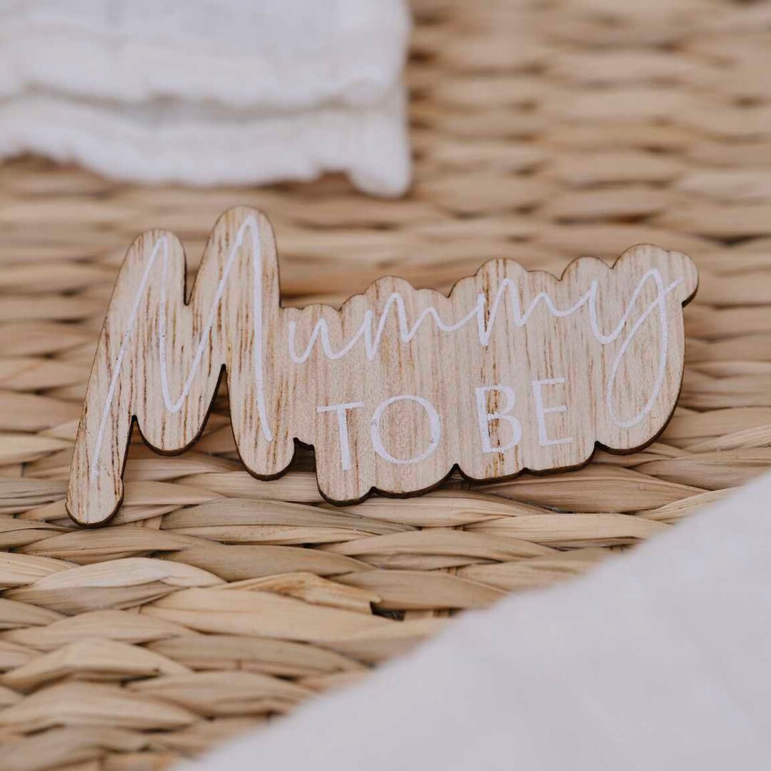 Mummy to Be Badge Wooden Mummy to Be Pin Baby Shower Badge Hello Baby ...