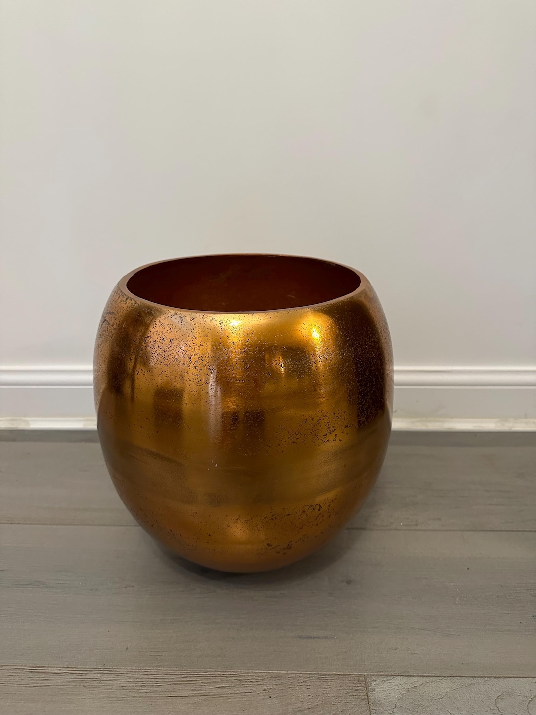 Modern Round Copper Finish Aluminum Planter – Stylish Decorative Plant ...