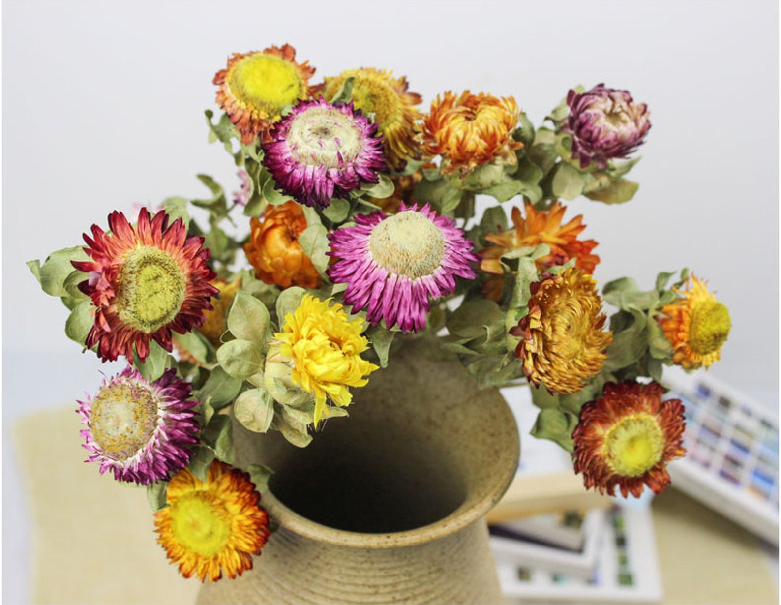 Bunch of Strawflowers Dried Chrysanthemum Floral Arrangement | Etsy