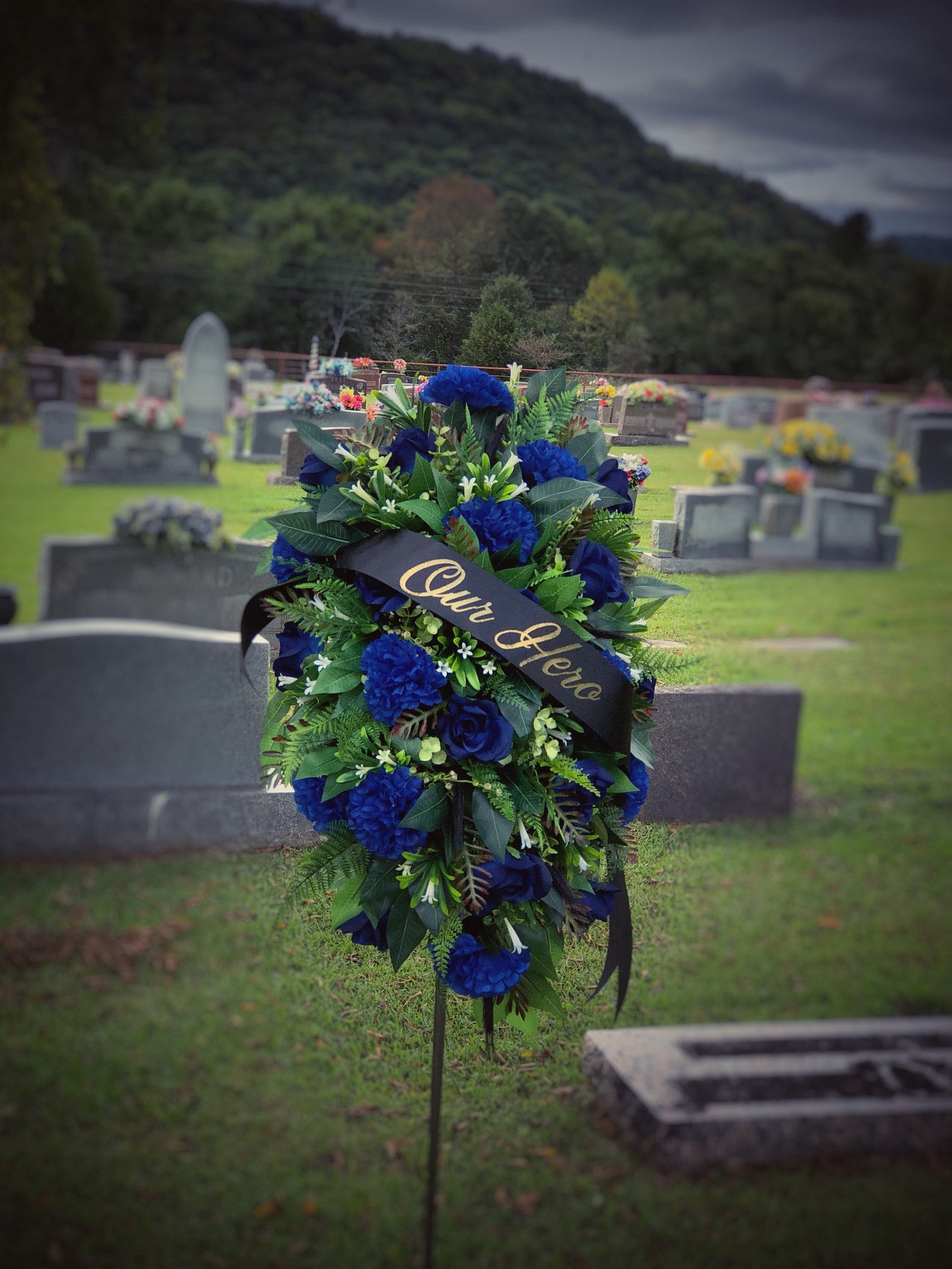 Cemetery Flowers, Thin Blue Line, Fallen Officer Memorial, Grave ...
