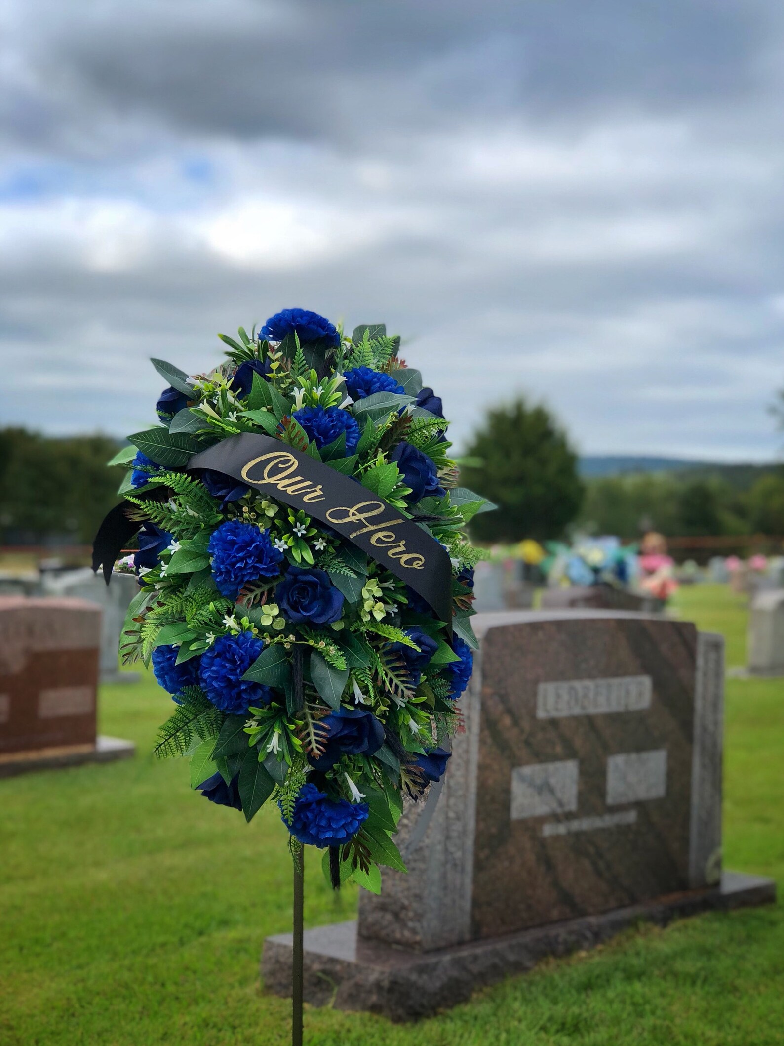 Cemetery Flowers, Thin Blue Line, Fallen Officer Memorial, Grave ...