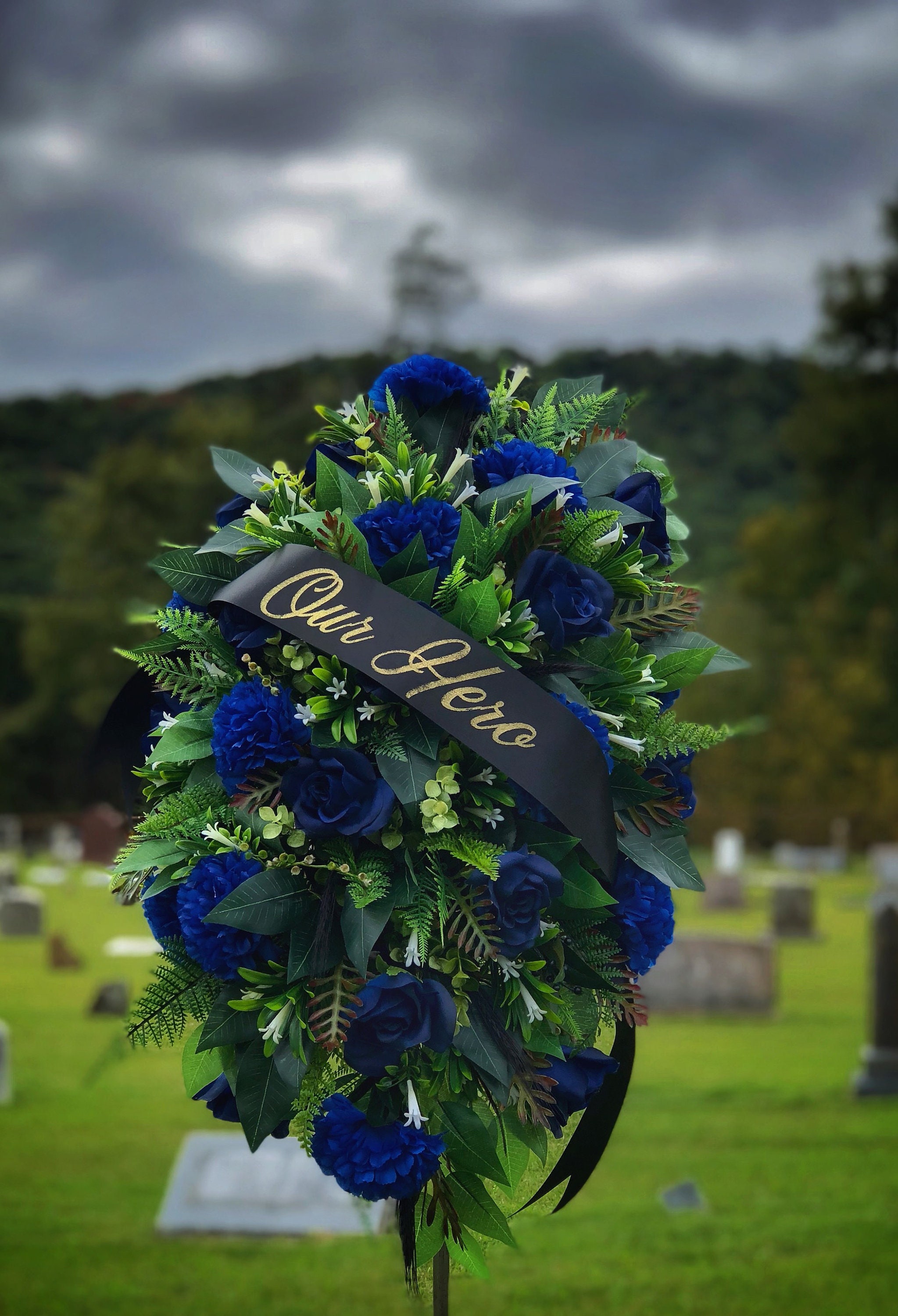 Cemetery Flowers, Thin Blue Line, Fallen Officer Memorial, Grave ...