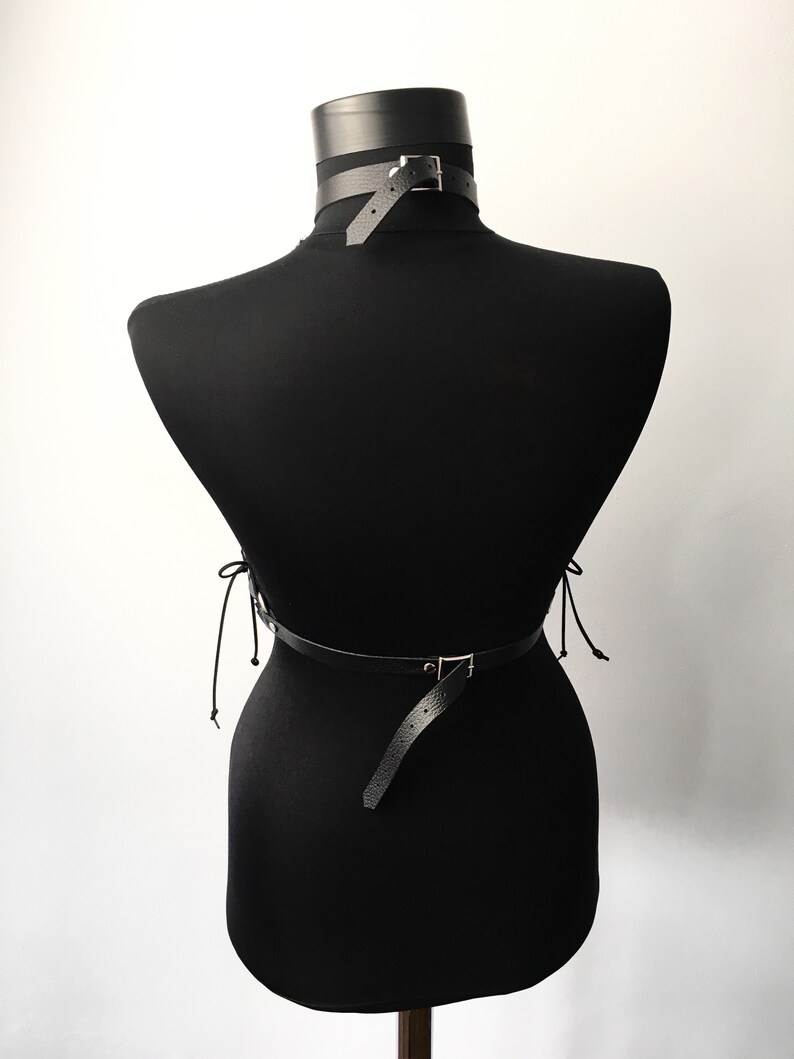 Brustharness aus schwarzem Leder zum Schnüren - Etsy.de Brustharness aus schwarzem Leder zum Schnüren - Etsy.de