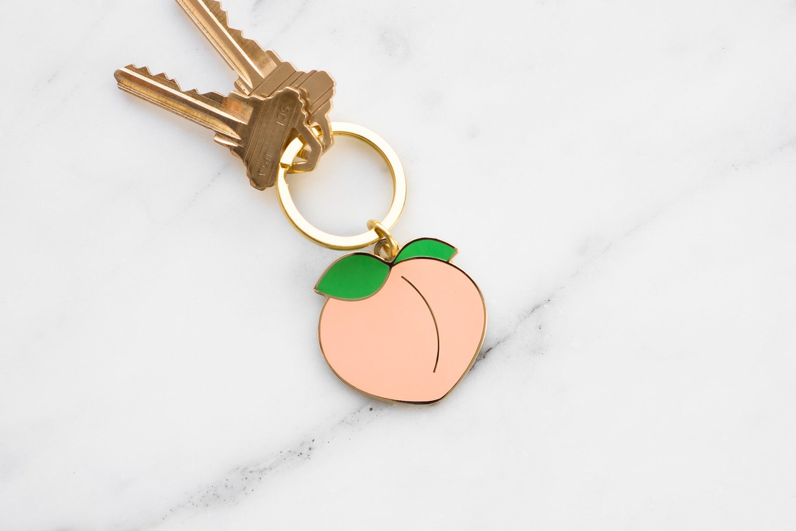 Peach Enamel Keychain // Gold / Peach Emoji / Fruit Keychain / | Etsy