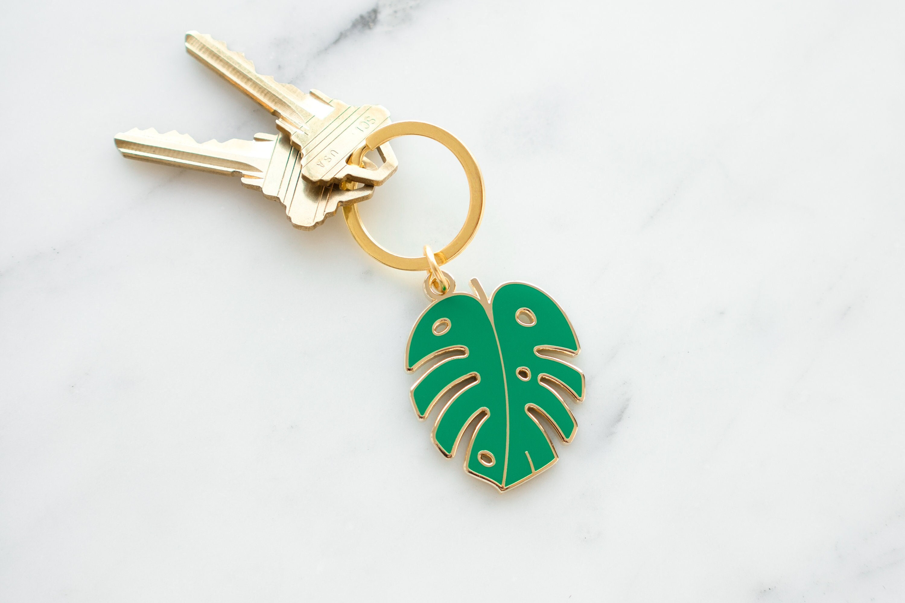 Monstera Leaf Enamel Keychain // Gold / Green / Palm Leaf / - Etsy