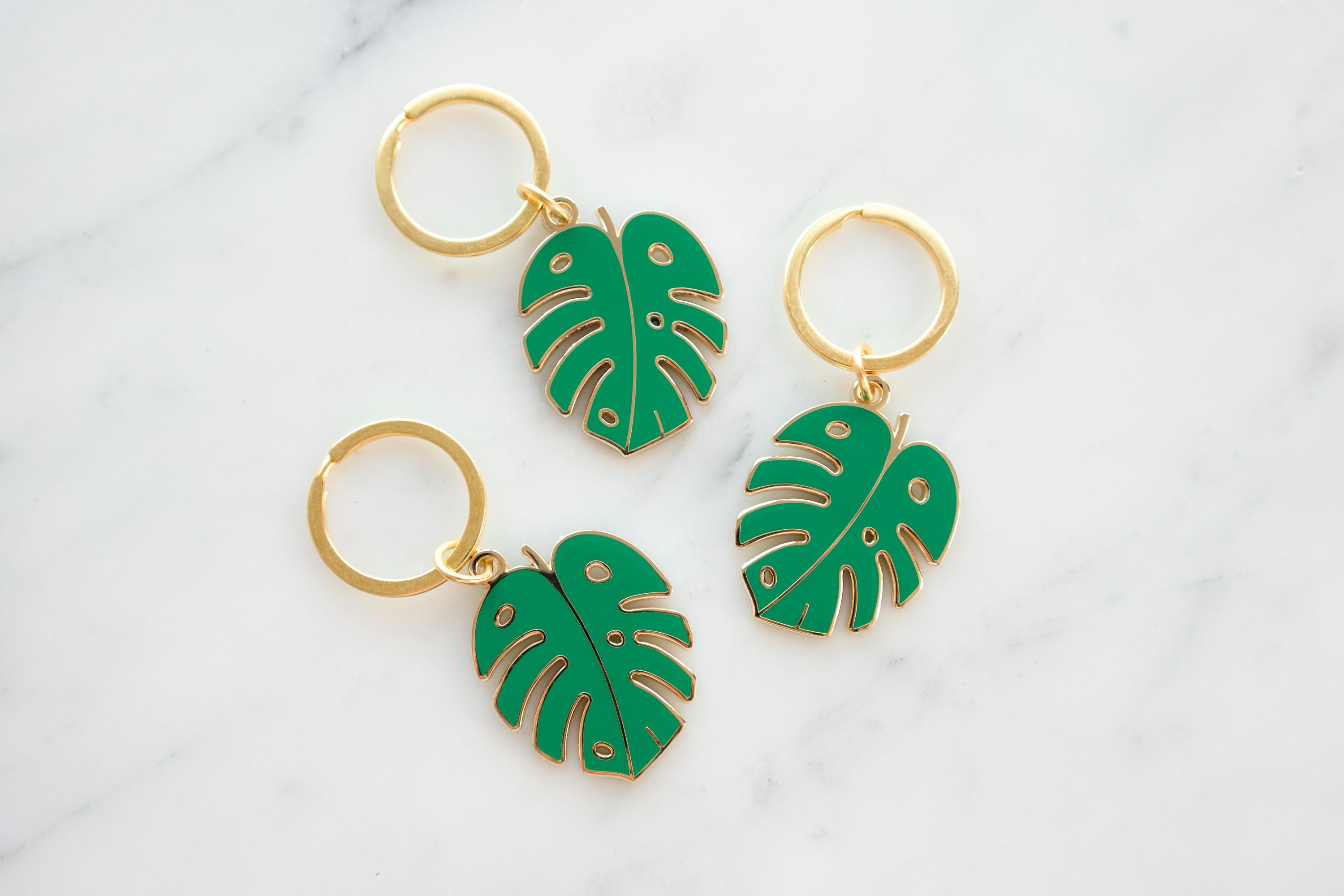 Monstera Leaf Enamel Keychain // Gold / Green / Palm Leaf / - Etsy