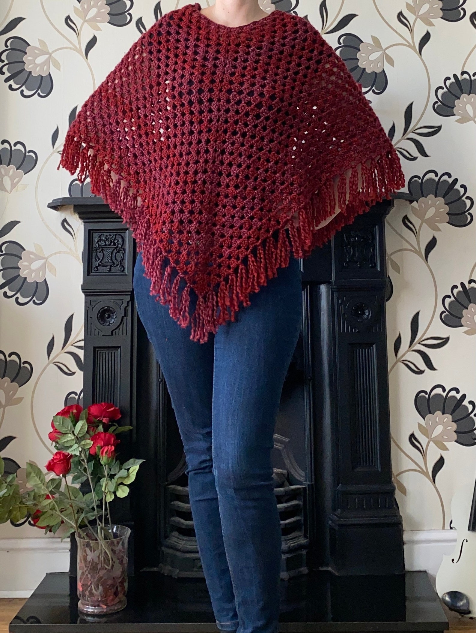 Red handmade poncho for women perfect for cold weather days - Etsy Italia
