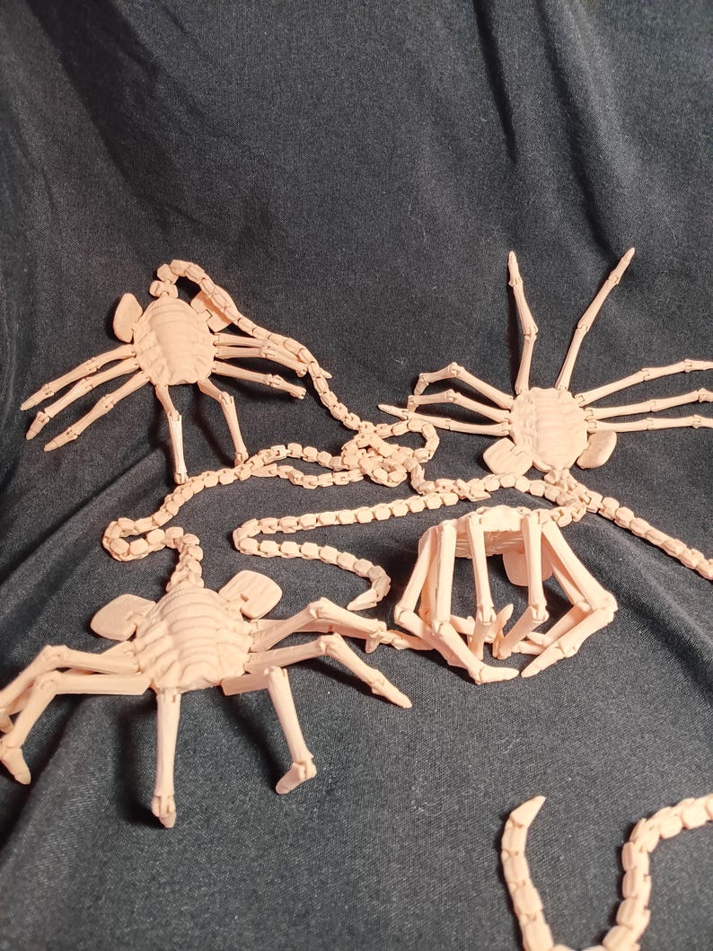 Fully Articulated 3D Printed Facehugger – Poseable Sci-fi Creature ...