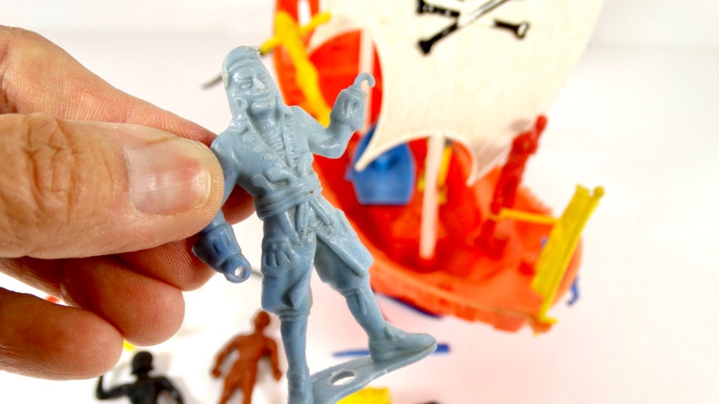 1960s MPC Pirate Ship and Pirates Play Set Plastic Pirate Ship and ...