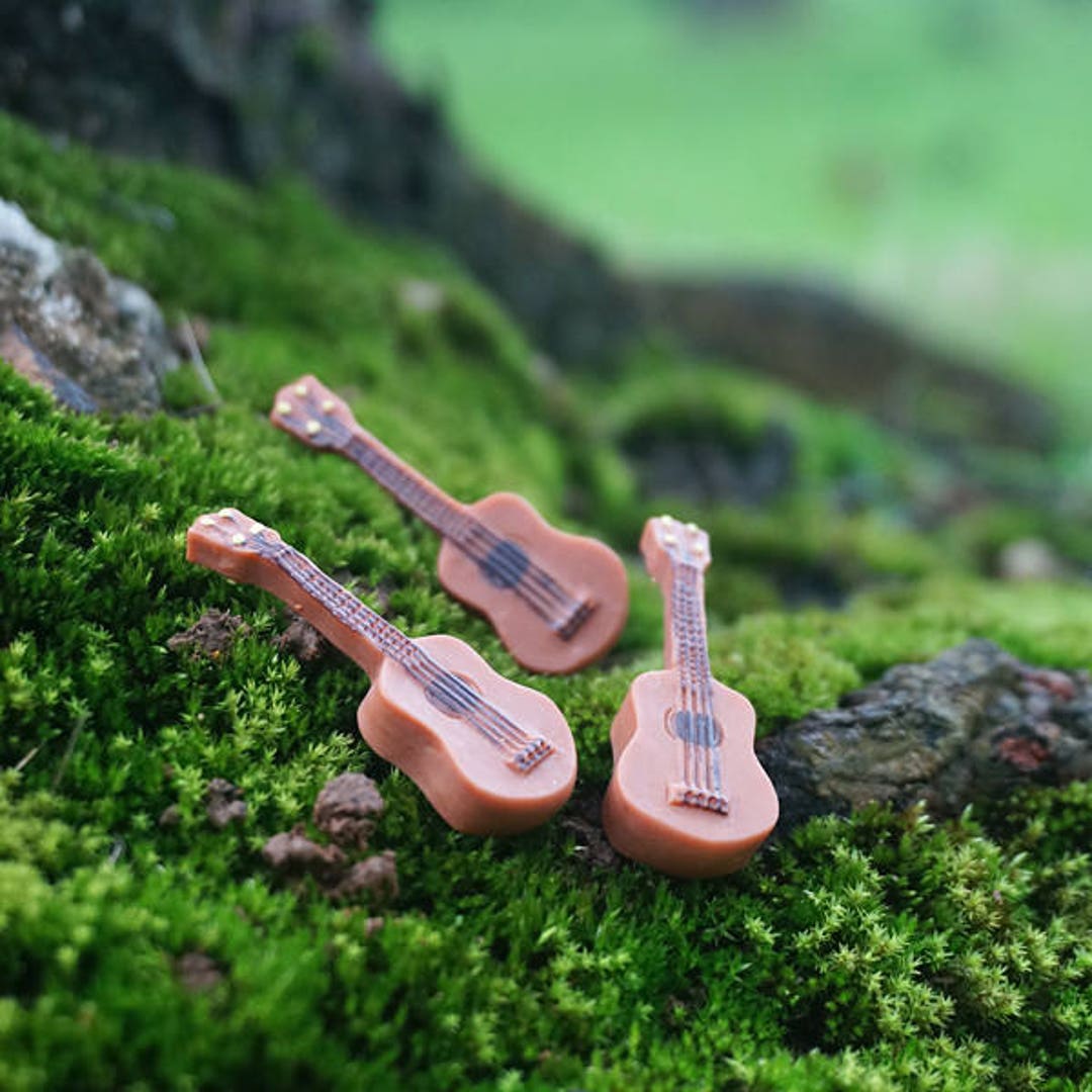 A Set 3pcs Miniature Tiny Guitar Instruments , Fairy Garden Supplies ...