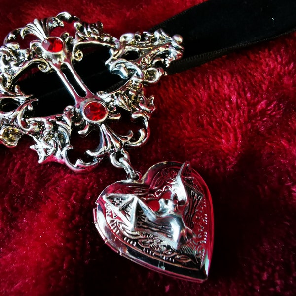 Gothic Locket - Etsy